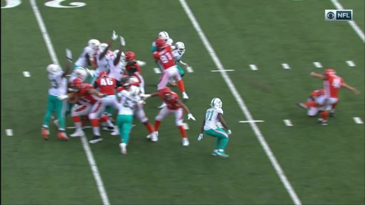 Vincent Taylor blocks Bullock's FG kick to keep Bengals scoreless