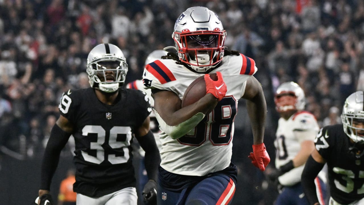 New England Patriots Rhamondre Stevenson breaks into the clear for a 34 ...
