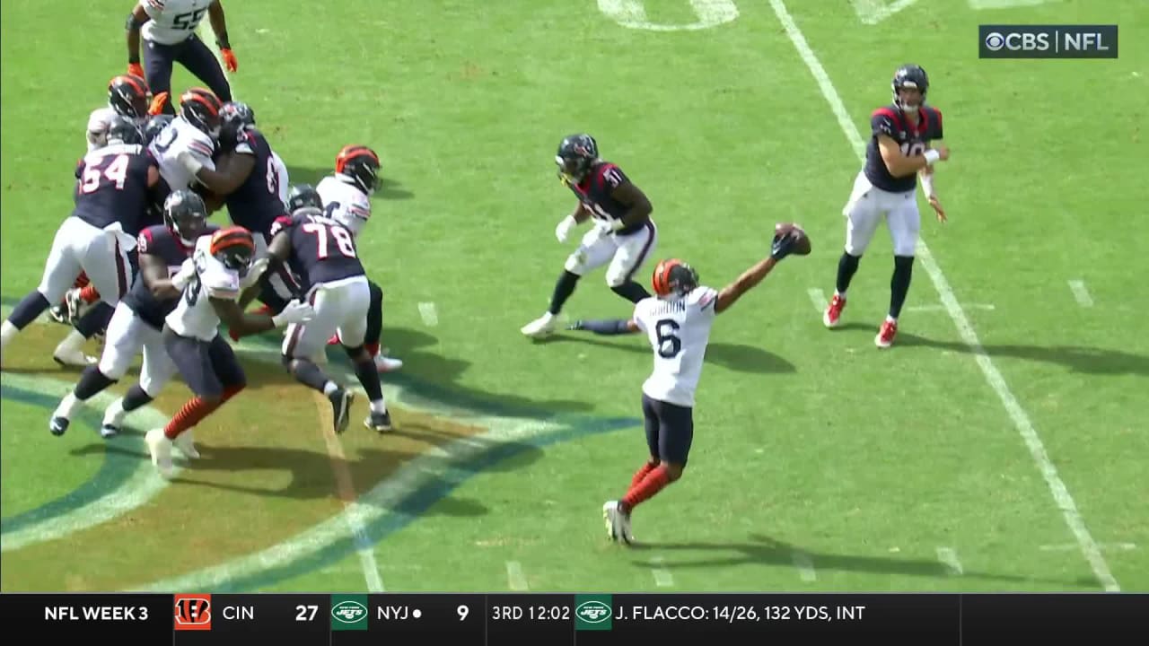 Chicago Bears cornerback Kyler Gordon reads his former Pac-12 adversary ...