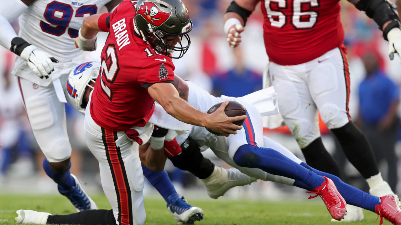 Tampa Bay Buccaneers quarterback Tom Brady gets defender off-balance ...
