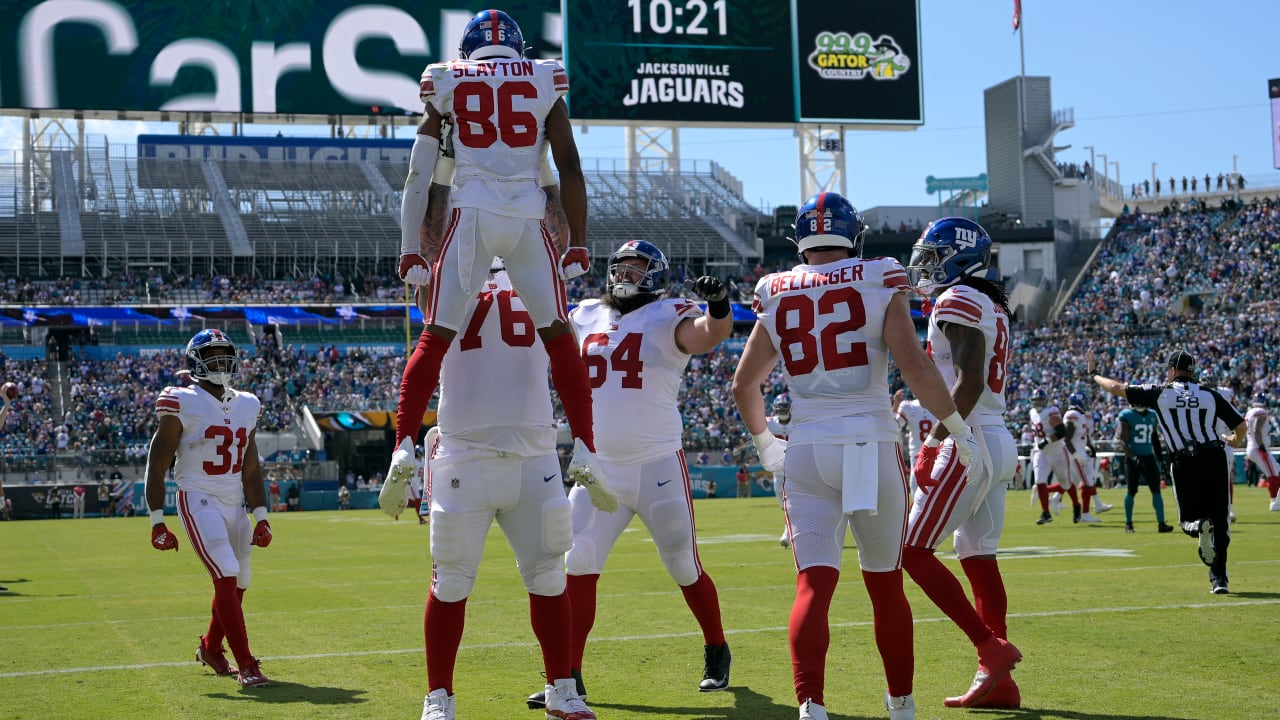 New York Giants wide receiver Darius Slayton's first TD catch of '22 ...