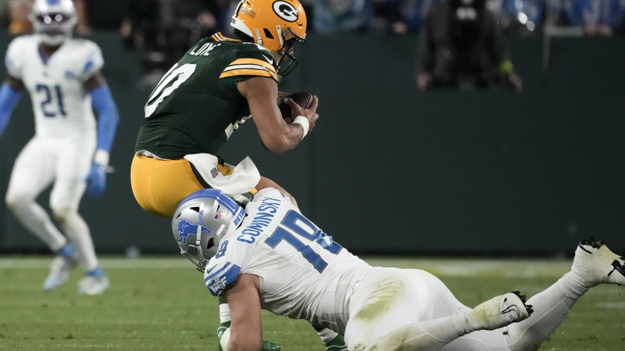 Detroit Lions defensive end John Cominsky tracks down Green Bay Packers ...