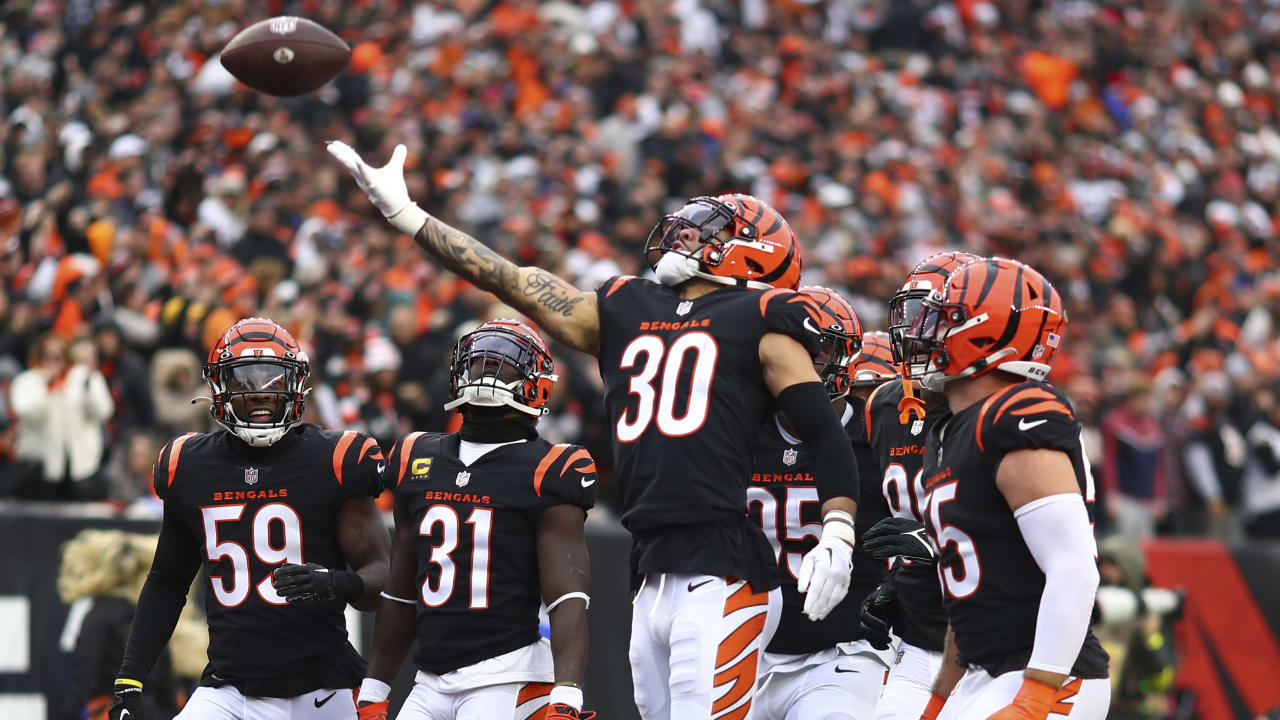Cincinnati Bengals safety Jessie Bates III reads Cleveland Browns ...
