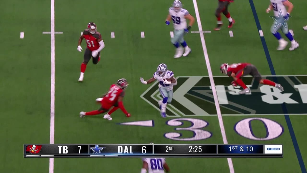 Mike Weber Jr. stiff arms two Bucs defenders on 13-yard gain