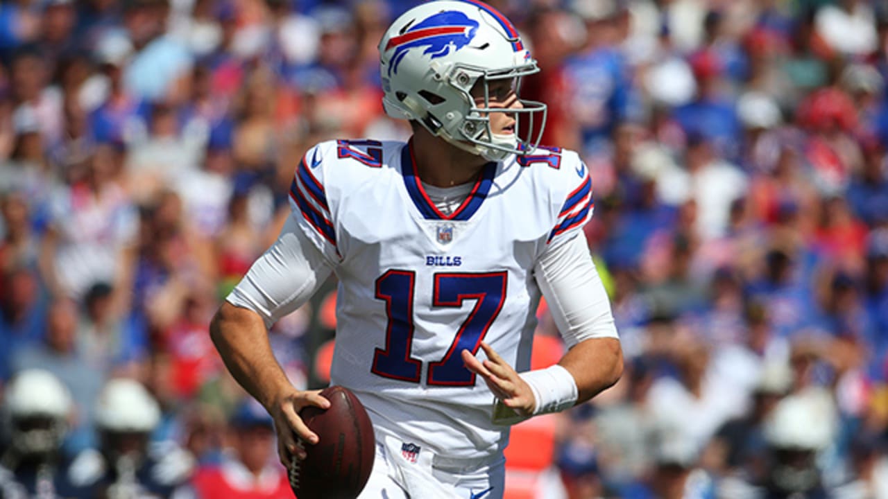 Allen throws laser to Clay for 21 yards