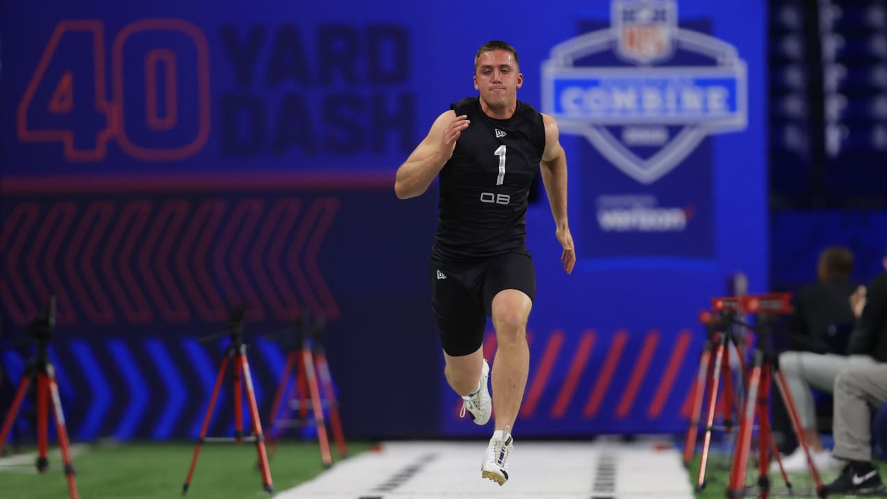 Quarterback Jack Coan runs official 4.90-second 40-yard dash at 2022 ...