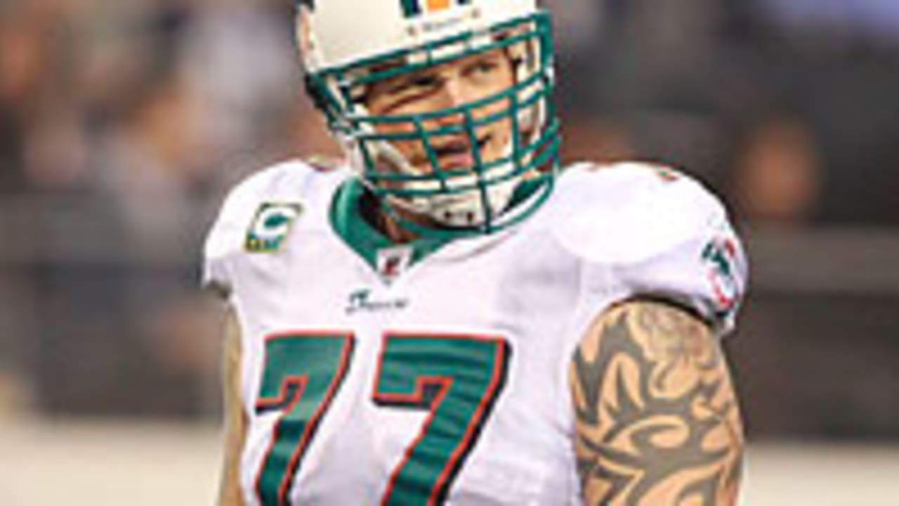 Jake Long reportedly lowballed by Miami Dolphins