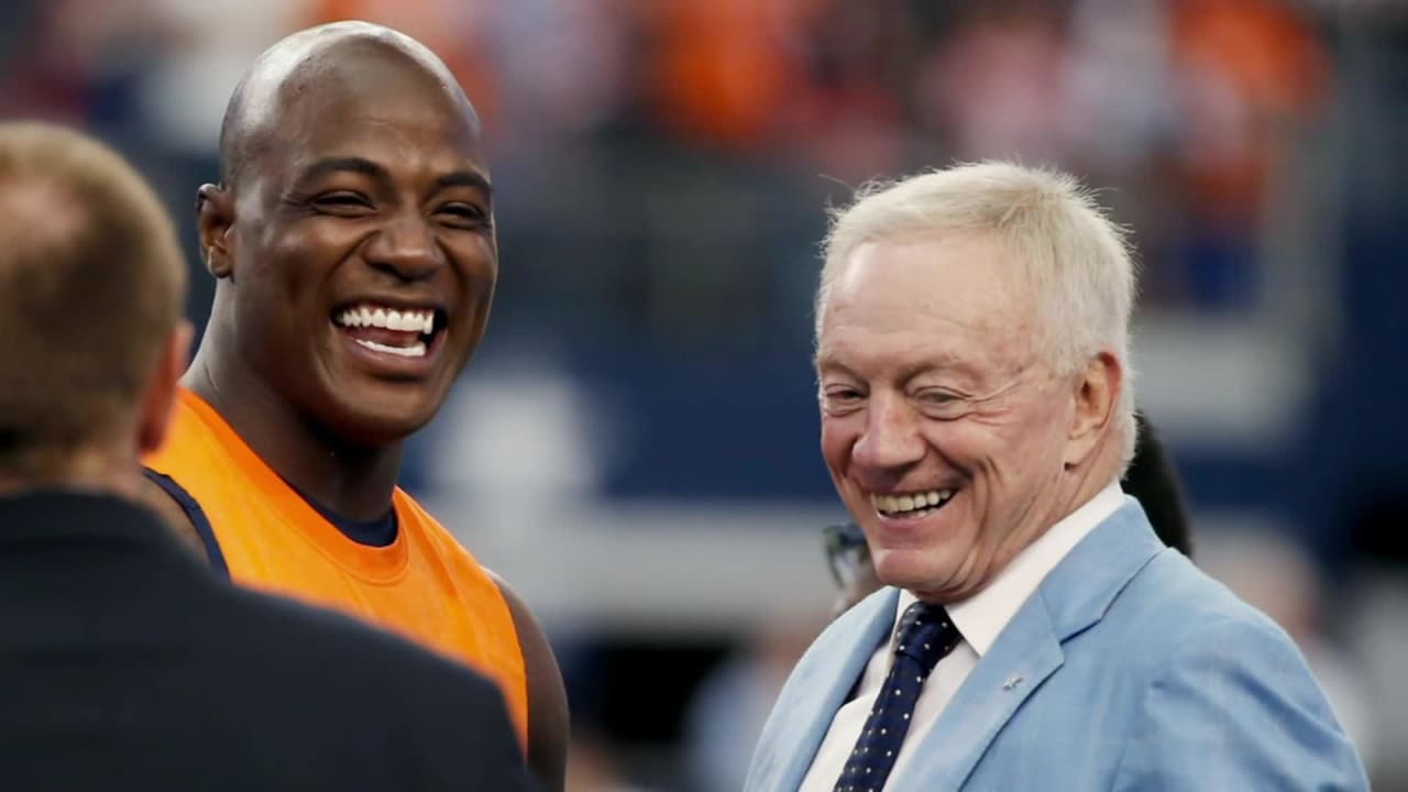 Dallas Cowboys owner Jerry Jones presents Hall of Fame inductee ...
