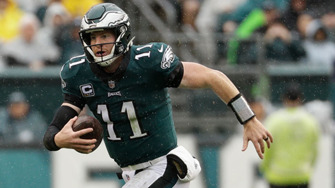 Wentz looks like he's back to 100 percent on impressive scramble
