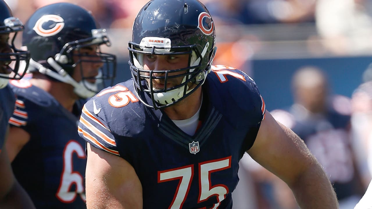 Kyle Long takes reps at right tackle during Bears OTAs