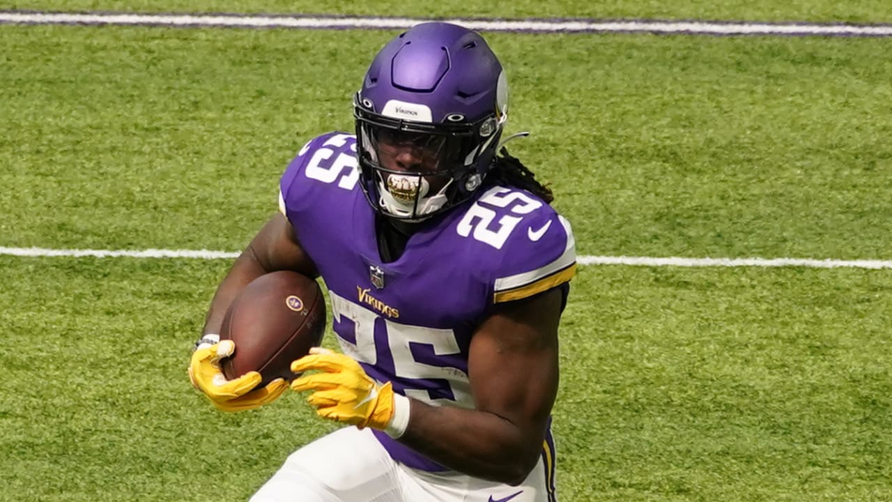 Minnesota Vikings running back Alexander Mattison bursts outside for 21 ...