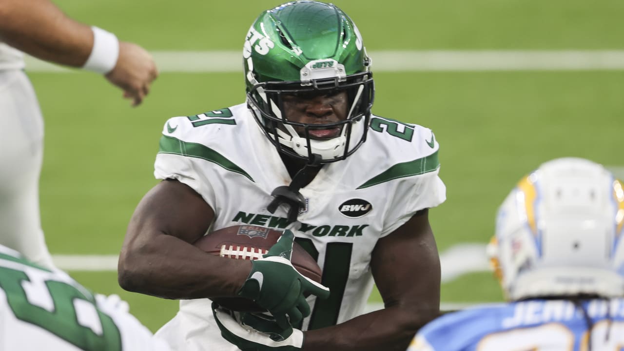 New York Jets running back Frank Gore weaves in for his first TD of 2020