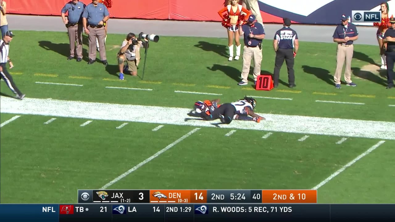 DaeSean Hamilton adjusts for great 28-yard catch on sideline