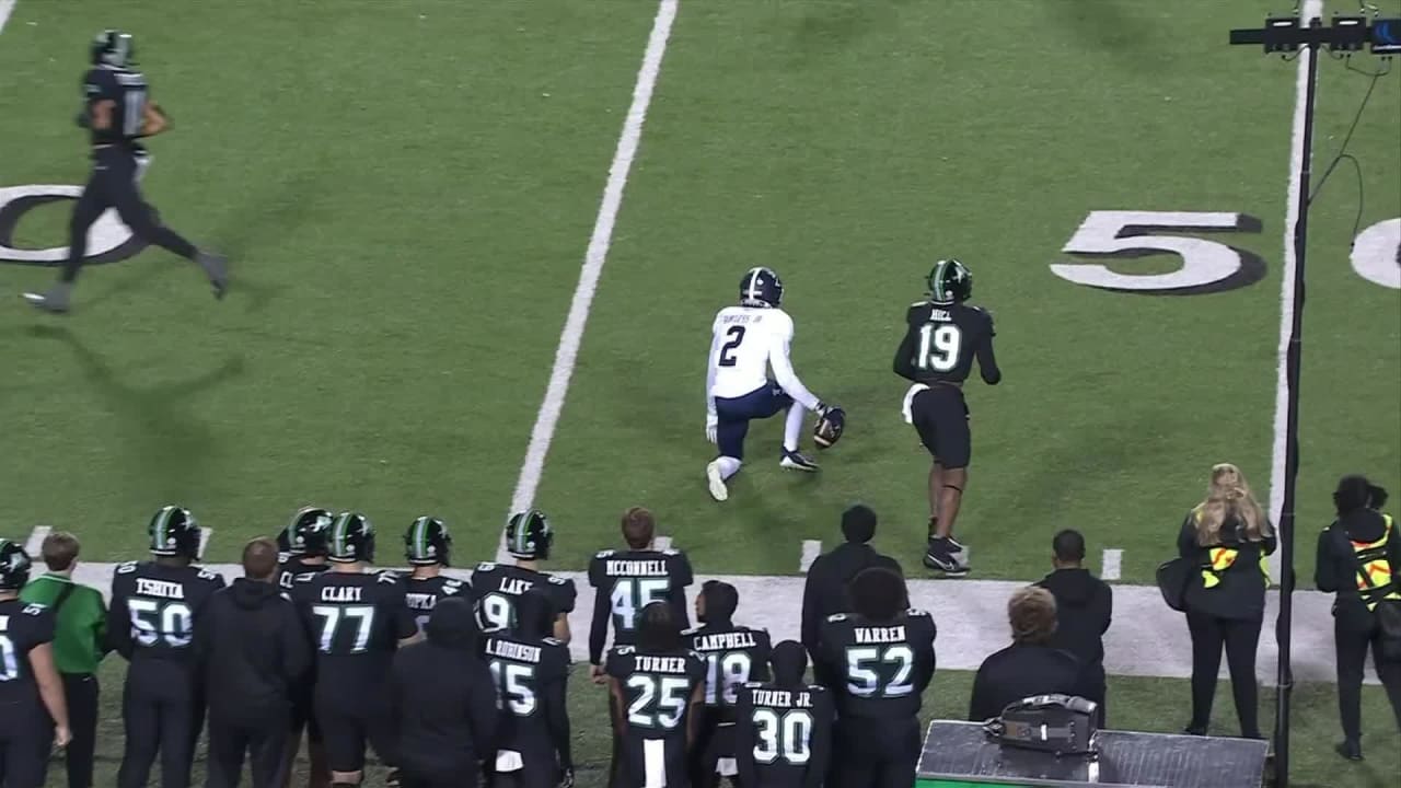 Georgia Southern Eagles quarterback Davis Brin lofts 25-yard pass to ...