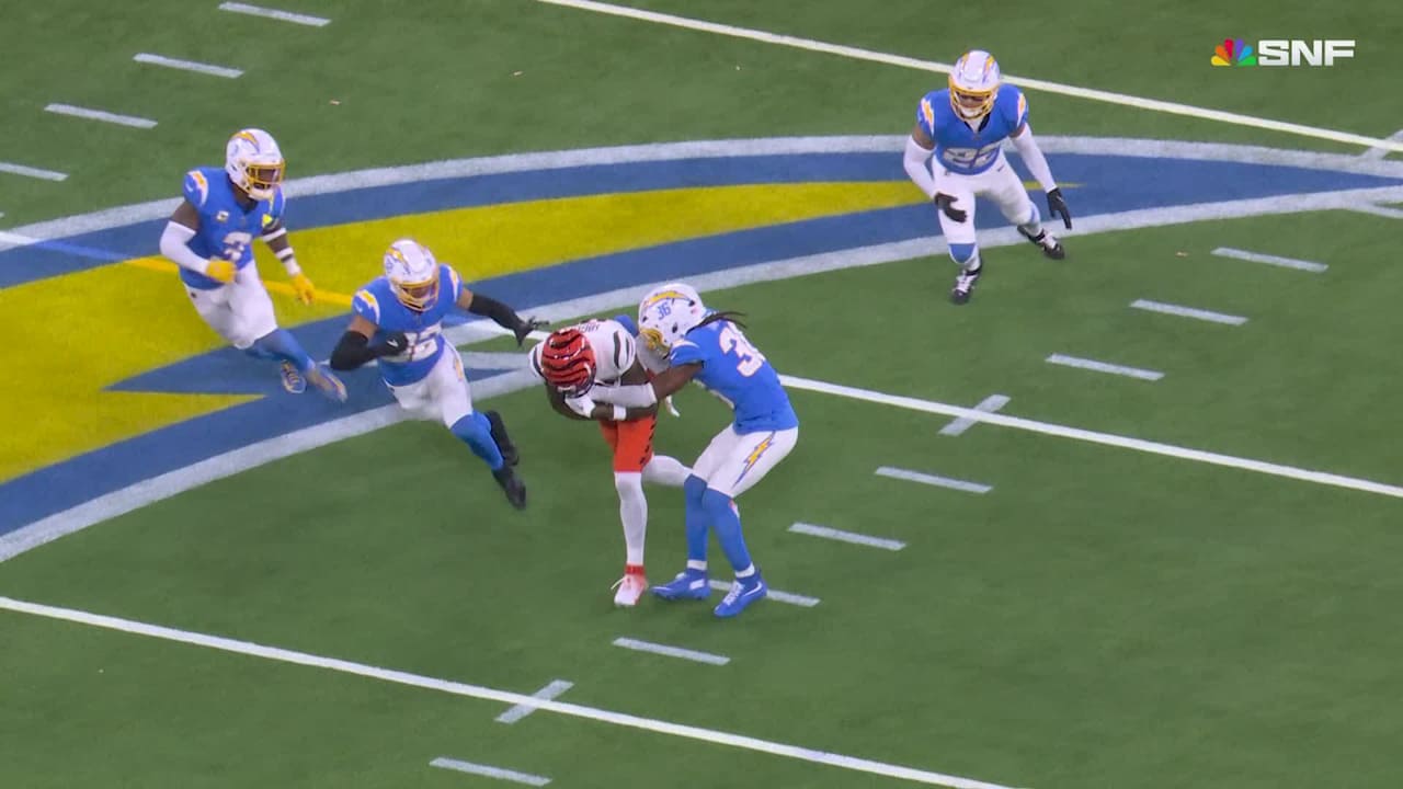 Cincinnati Bengals wide receiver Tee Higgins muscles his way for a 20 ...