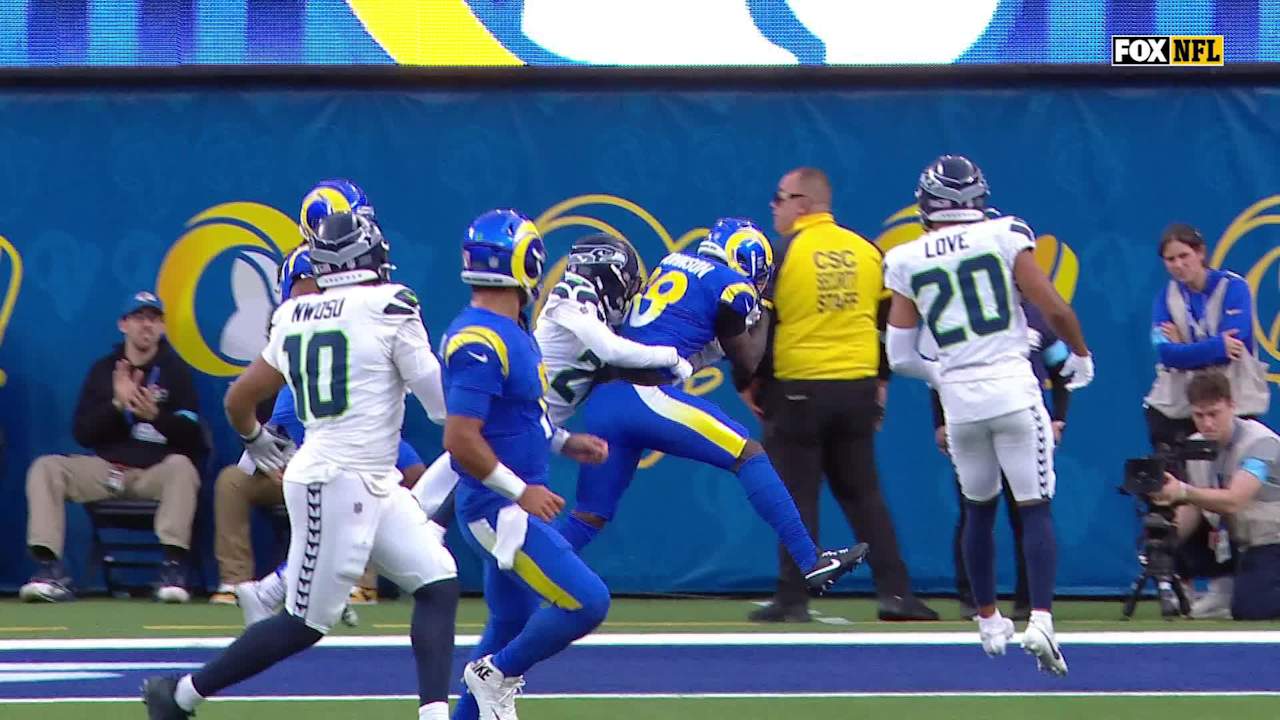 Los Angeles Rams quarterback Jimmy Garoppolo's second touchdown pass of ...