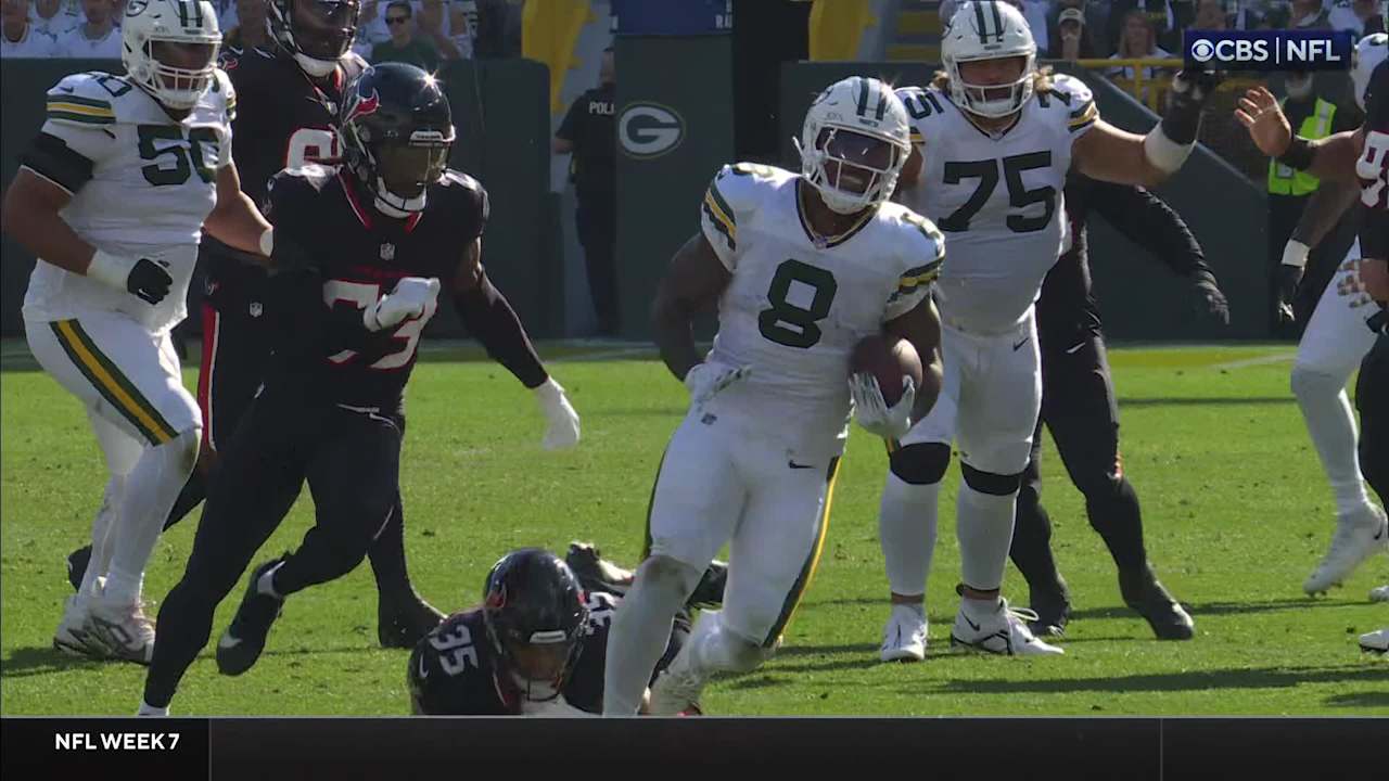 Green Bay Packers running back Josh Jacobs bursts up middle for 27-yard run
