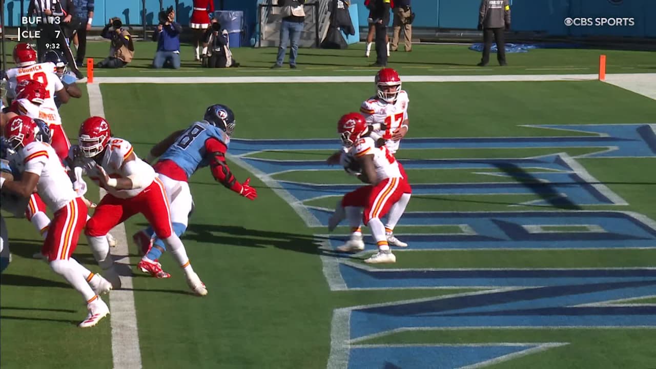 Tennessee Titans defensive tackle Jeffery Simmons engulfs Kansas City ...