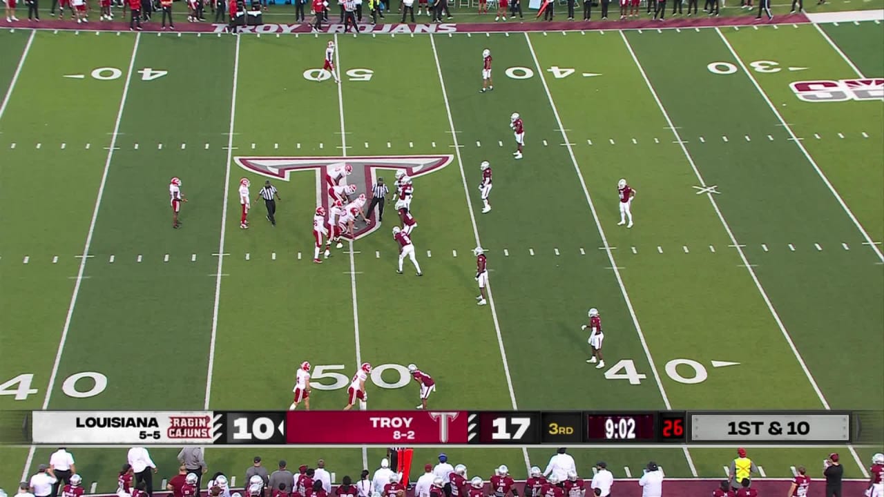 Louisiana Ragin' Cajuns running back Zylan Perry darts for 19-yard rush ...