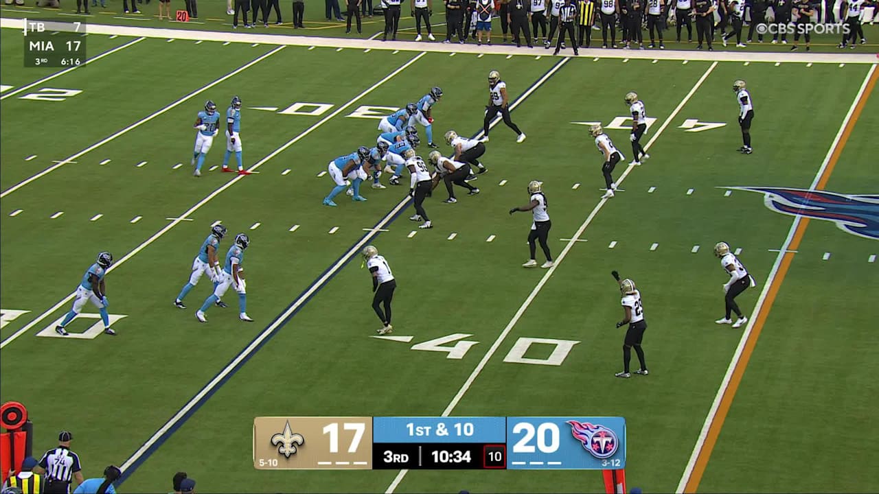 Tennessee Titans running back Tony Pollard takes off for a 25-yard rush