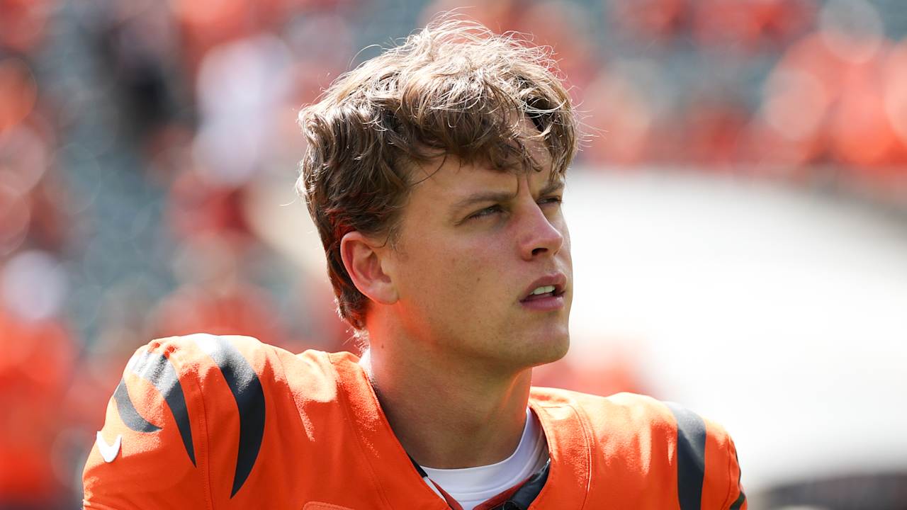 Bengals QB Joe Burrow suffers toe injury vs. Jaguars; Jake Browning ...