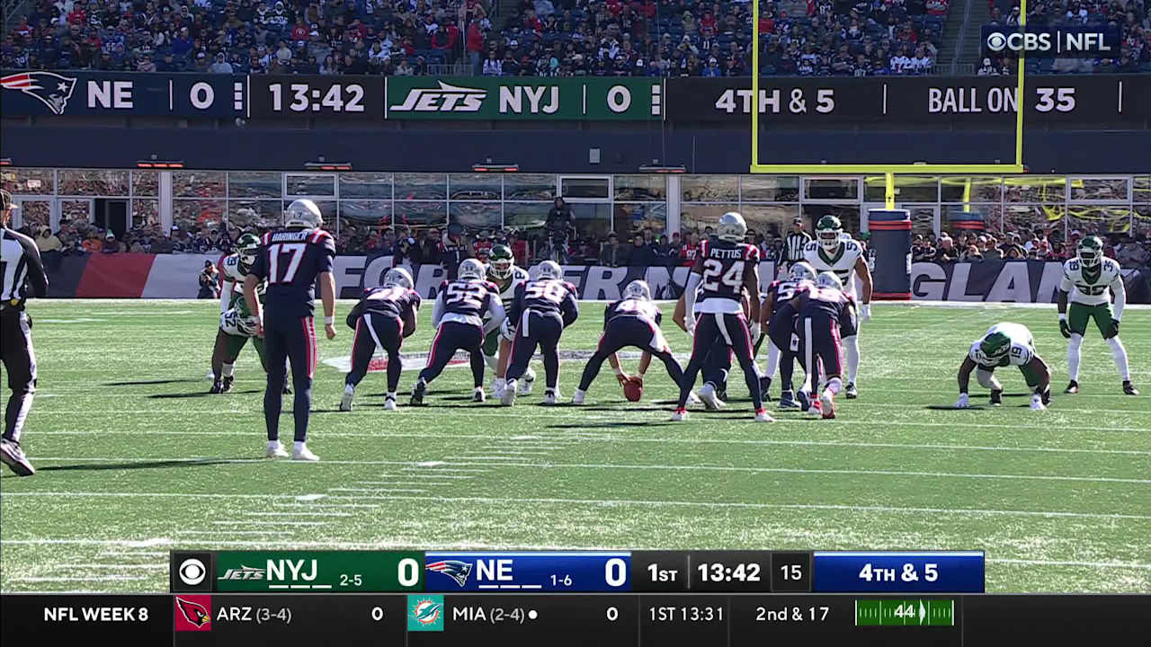 New York Jets wide receiver Xavier Gipson slips past several tacklers on 40-yard punt return