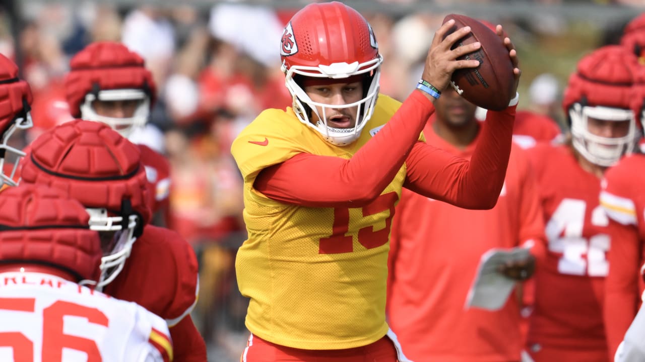 Chiefs QB Patrick Mahomes on if he's underpaid compared to others: 'Not ...