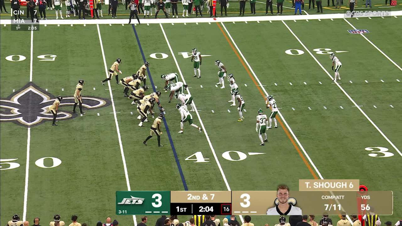 New Orleans Saints tight end Taysom Hill darts across the formation on ...