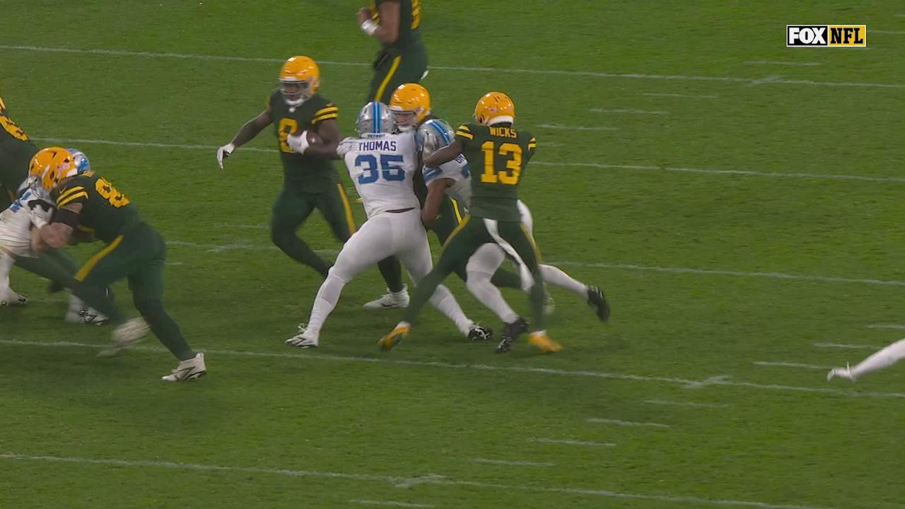 Green Bay Packers running back Josh Jacobs breaks loose on 37-yard rumble