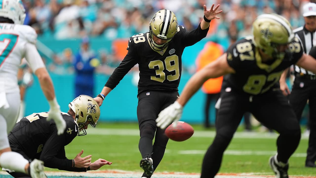 Saints K Charlie Smyth, former Gaelic football player, boots 56-yard FG ...