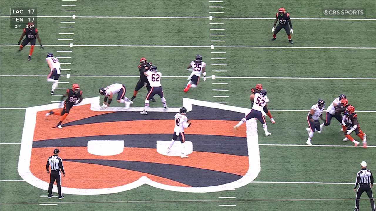 Chicago Bears quarterback Caleb Williams enters improv mode as he ...