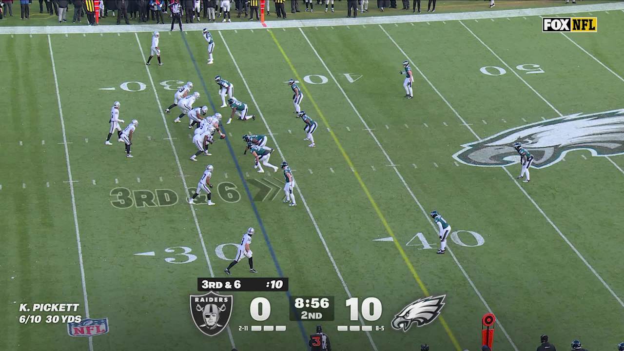 Philadelphia Eagles defensive end Brandon Graham infiltrates the ...