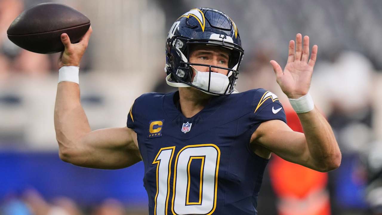 Chargers QB Justin Herbert to undergo surgery to fix break in left hand ...