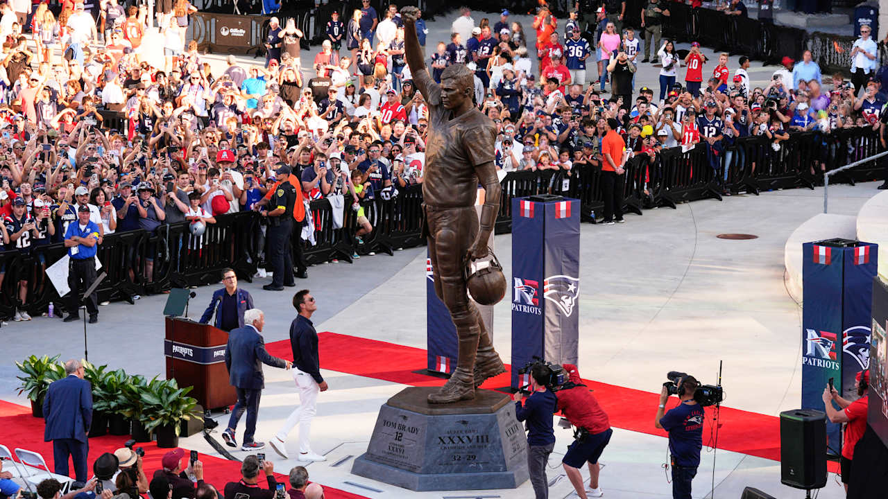 Patriots unveil Tom Brady statue before preseason opener