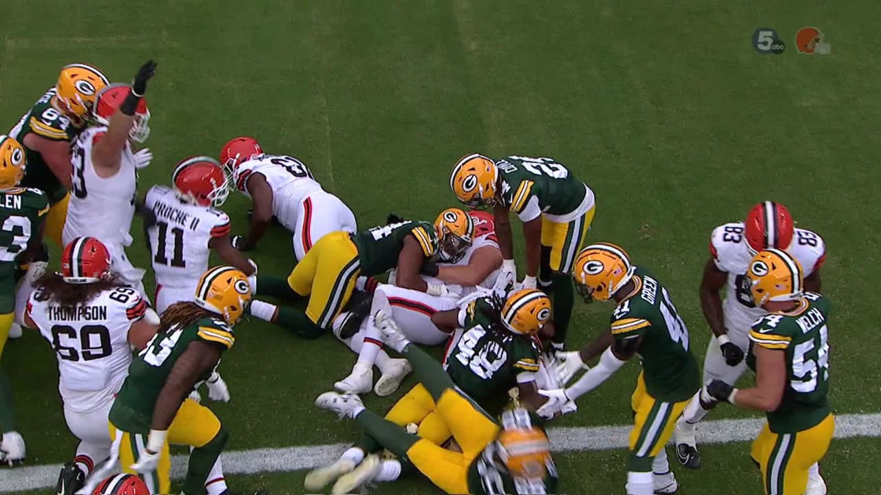 Cleveland Browns quarterback Dorian Thompson-Robinson strong drive ends ...