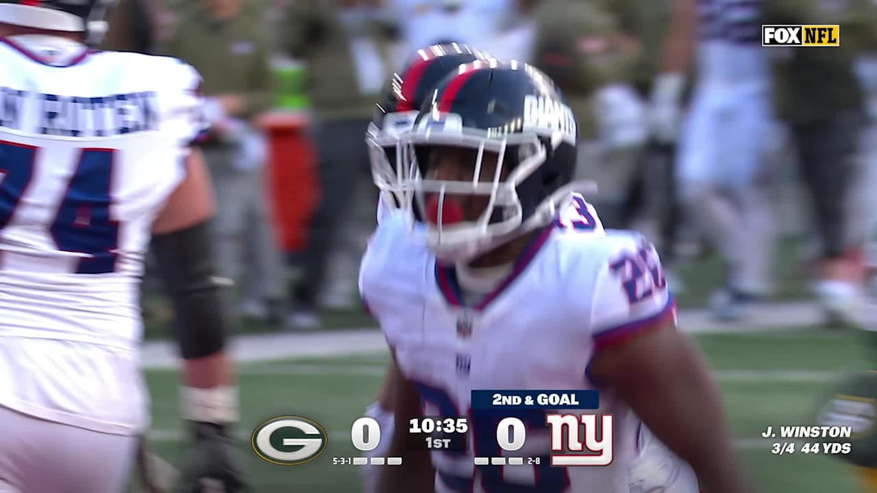 New York Giants running back Devin Singletary's 5-yard touchdown run ...