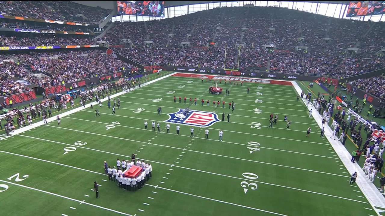 Kimberly Nichole, Pixie Lott perform American, UK National Anthems