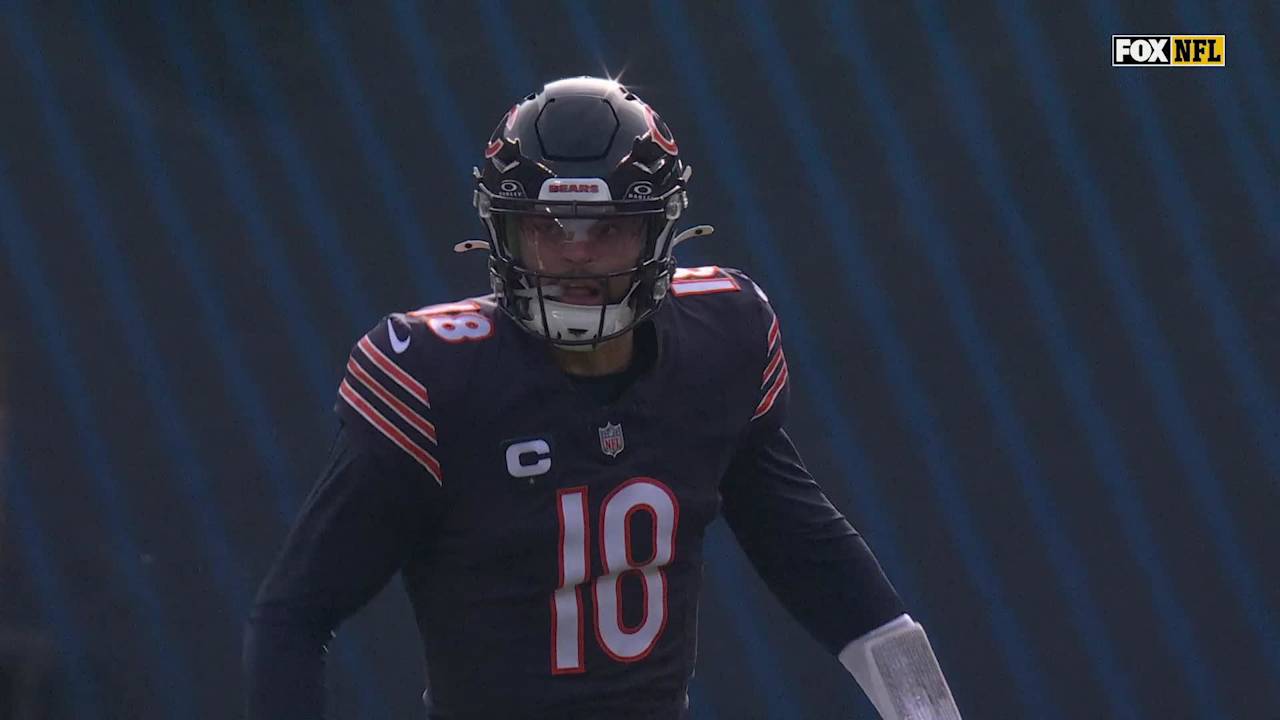 Chicago Bears quarterback Caleb Williams moves chains with 16-yard run ...