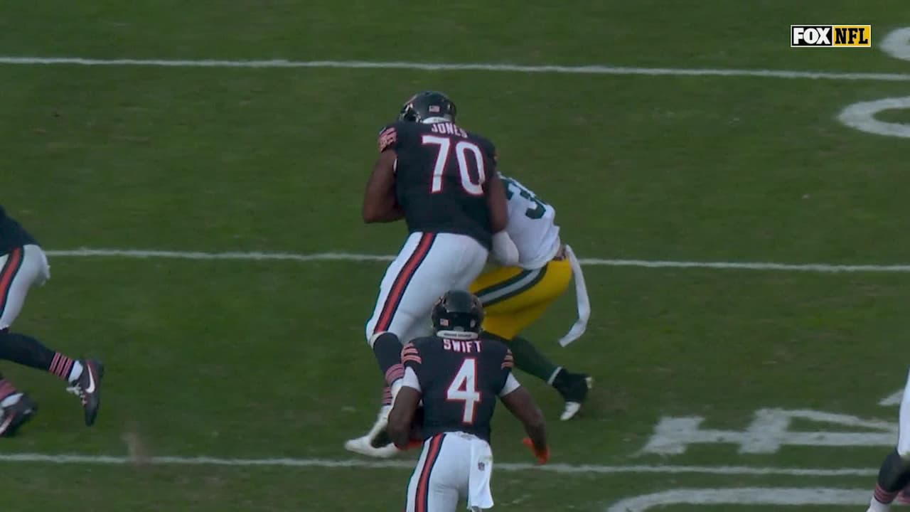 Chicago Bears offensive tackle Braxton Jones' crunching block opens ...
