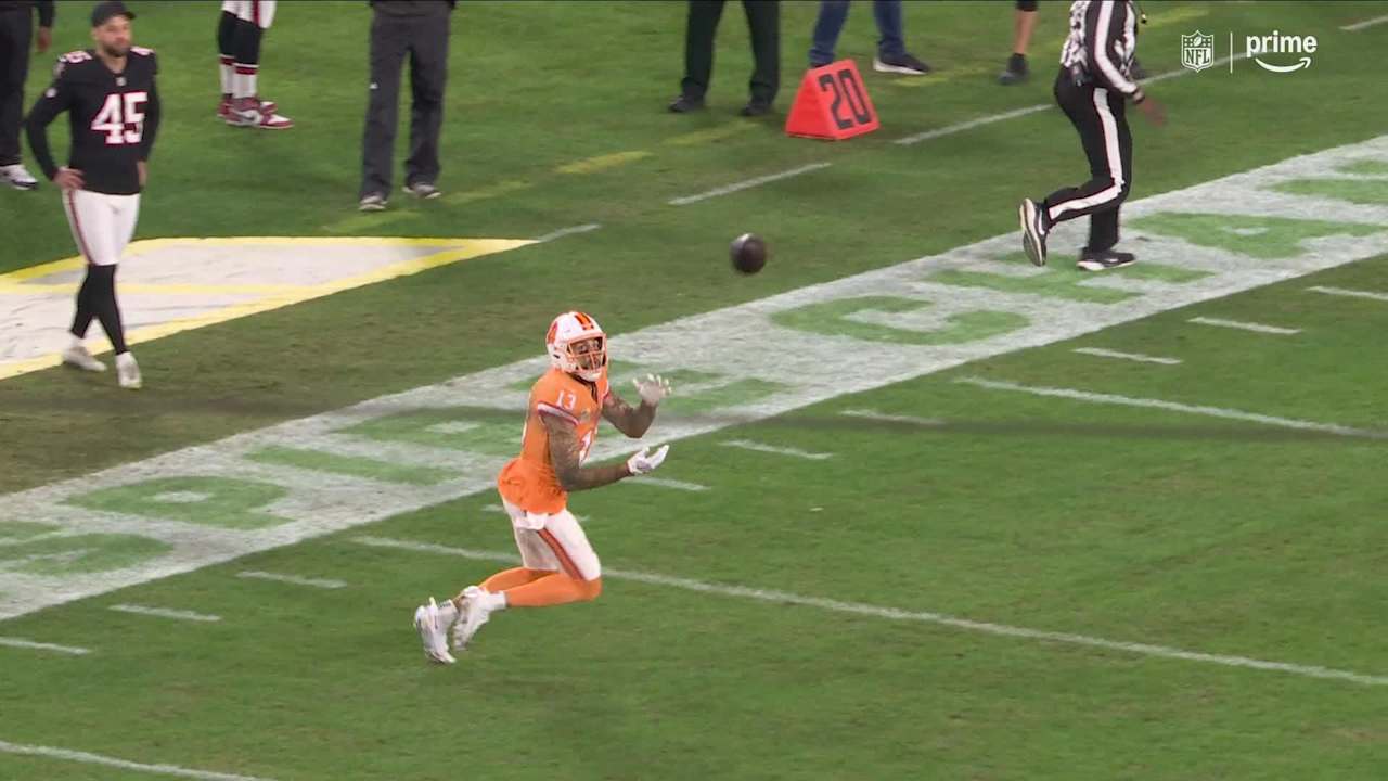 Tampa Bay Buccaneers quarterback Baker Mayfield uncorks a 33-yard deep ...
