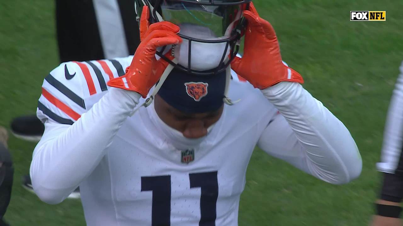 Chicago Bears wide receiver DeAndre Carter botches punt return to give ...