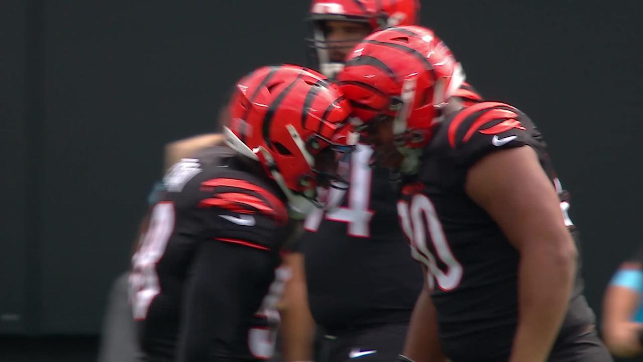 Cincinnati Bengals defensive tackle Kris Jenkins Jr. leads Bengals' goal-line stand vs. Carolina ...