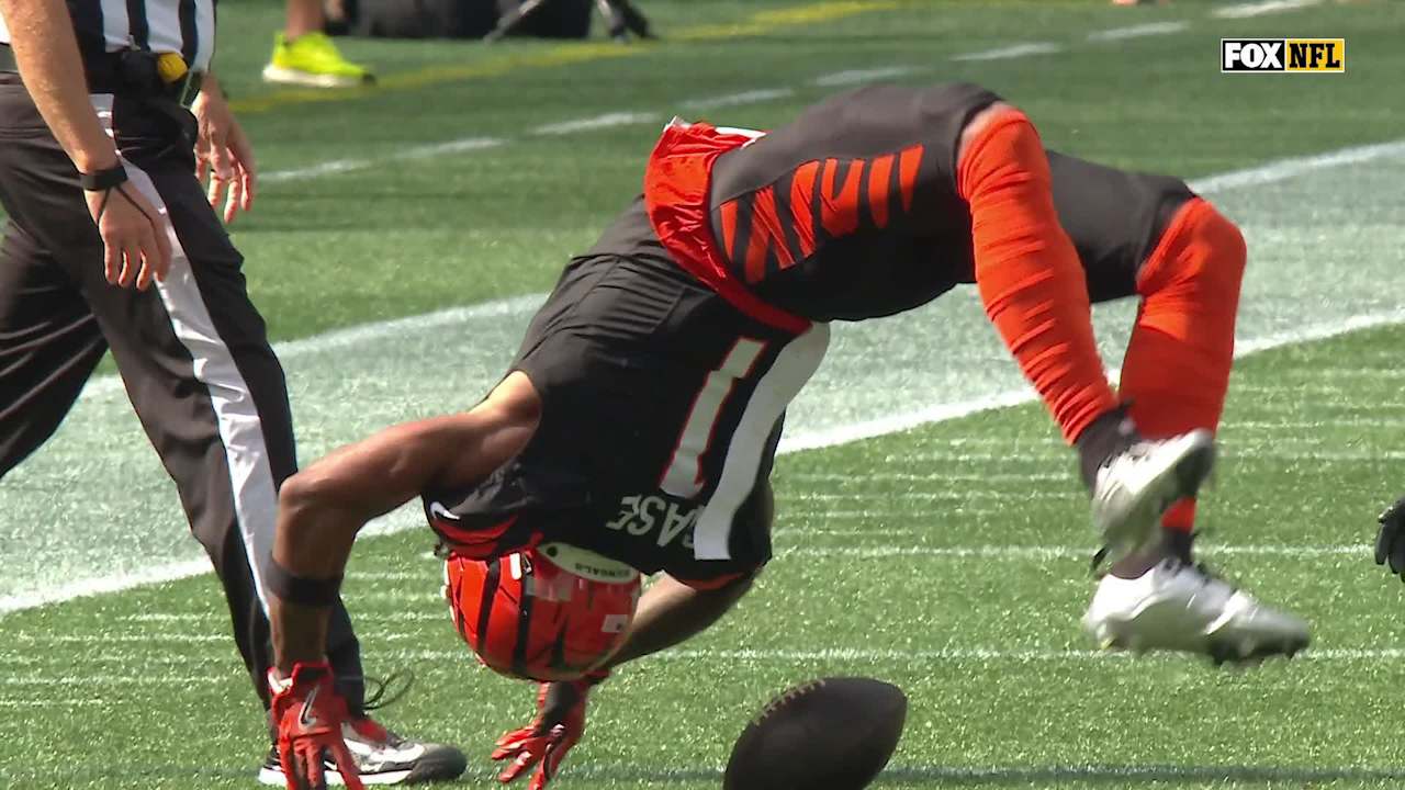 Cincinnati Bengals quarterback Joe Burrow's 11-yard pass to wide ...