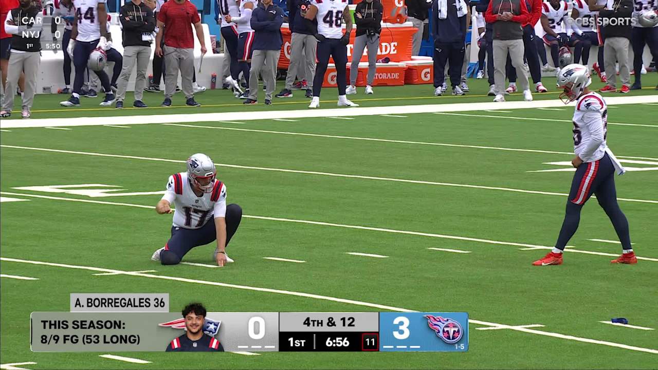 New England Patriots kicker Andre Borregales' 36-yard FG ties the game