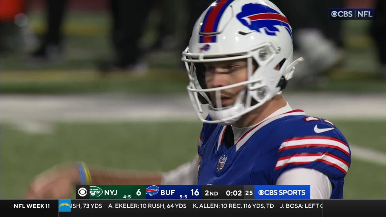 New York Jets safety Ashtyn Davis takes off for 52 yards after securing deep-ball INT vs ...