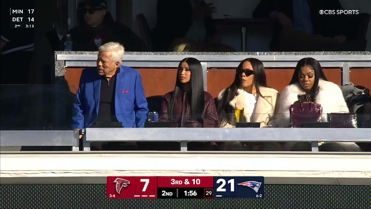 New England Patriots owner Robert Kraft watches Falcons-Patriots game ...