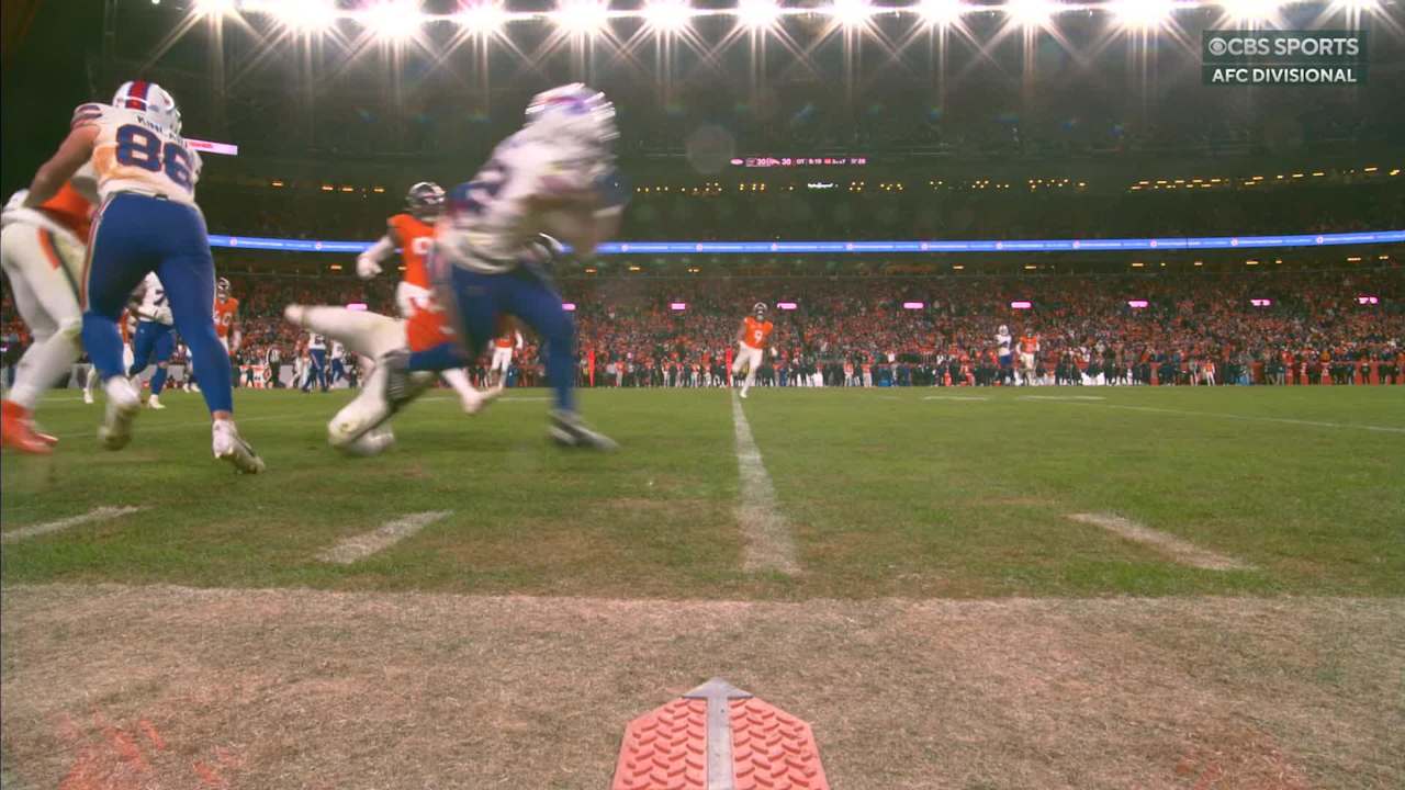 Buffalo Bills running back Ray Davis sprints to chains for 9-yard gain ...