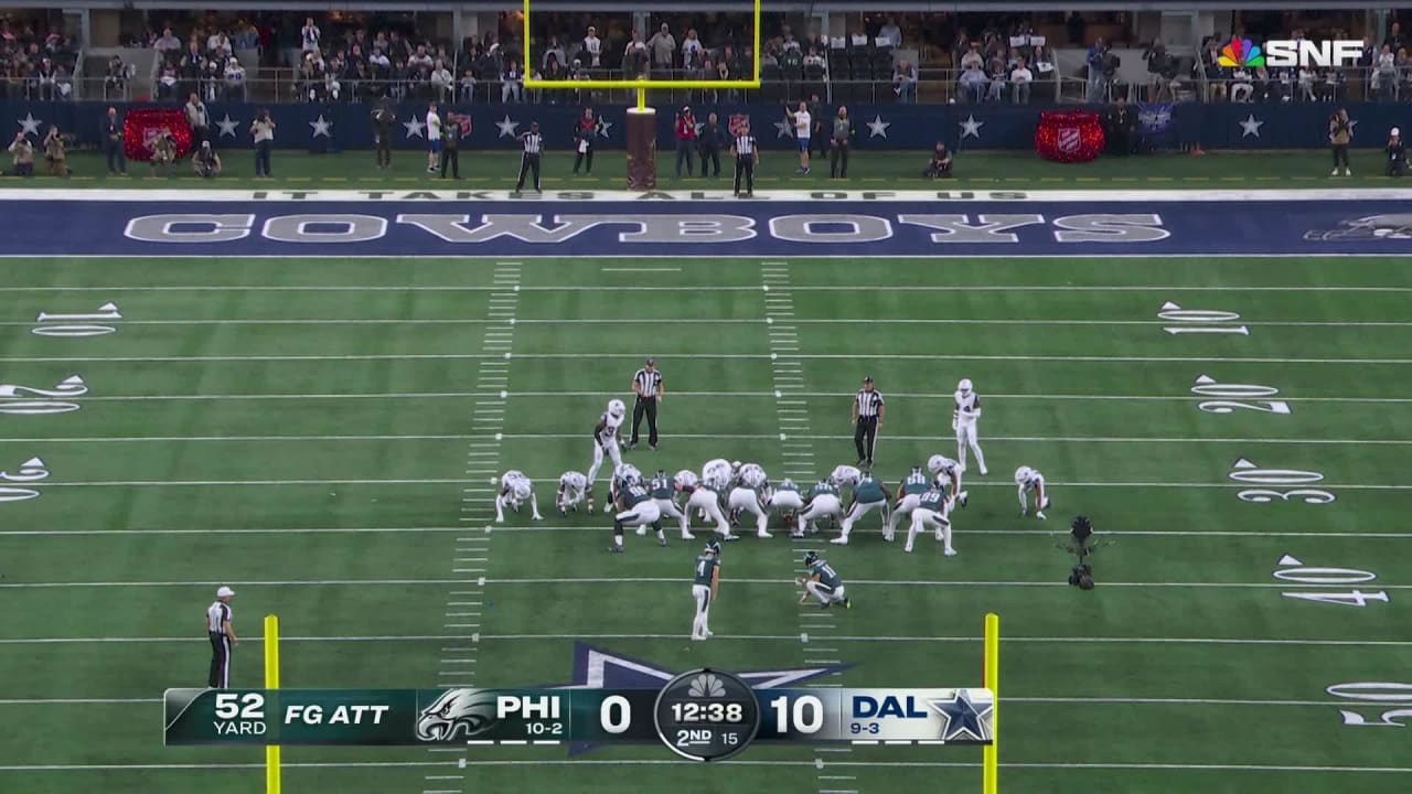 Philadelphia Eagles kicker Jake Elliott's 52-yard field goal trims the ...
