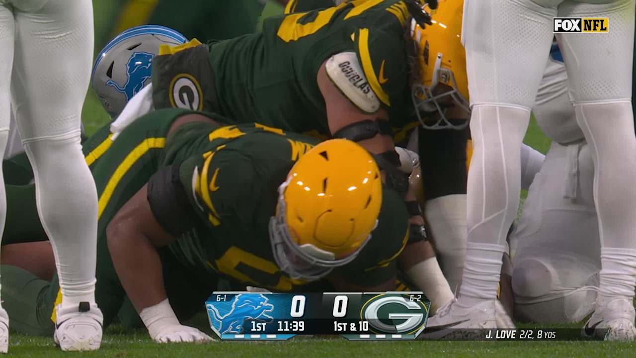 Tight end Tucker Kraft goes under center to take QB-sneak snap for ...