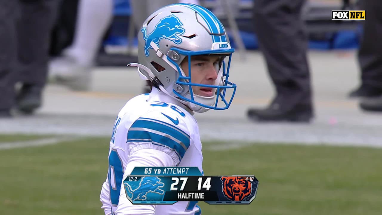 Detroit Lions kicker Jake Bates' 65-yard FG try goes awry in the Windy City
